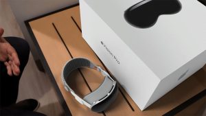 Apple Vision Pro's Massive Retail Box Revealed! What's in the Box ...