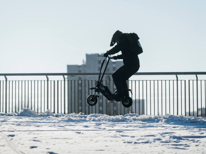 Acer Predator Extreme PES017 electric scooter with off-road ...