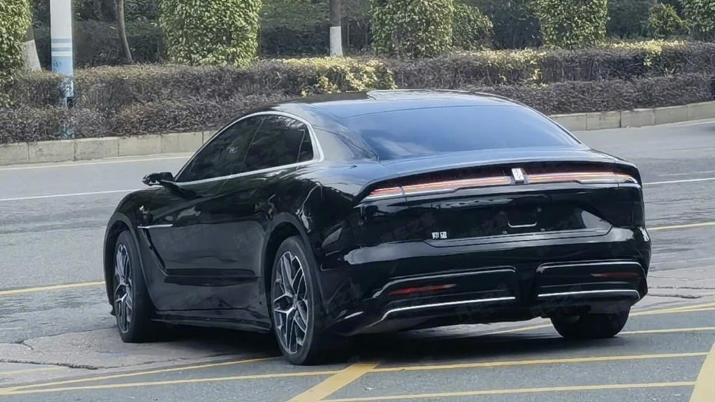 BYD’s YangWang U7 EV with a 135.5kWh battery and 800km of range revealed - Gizmochina