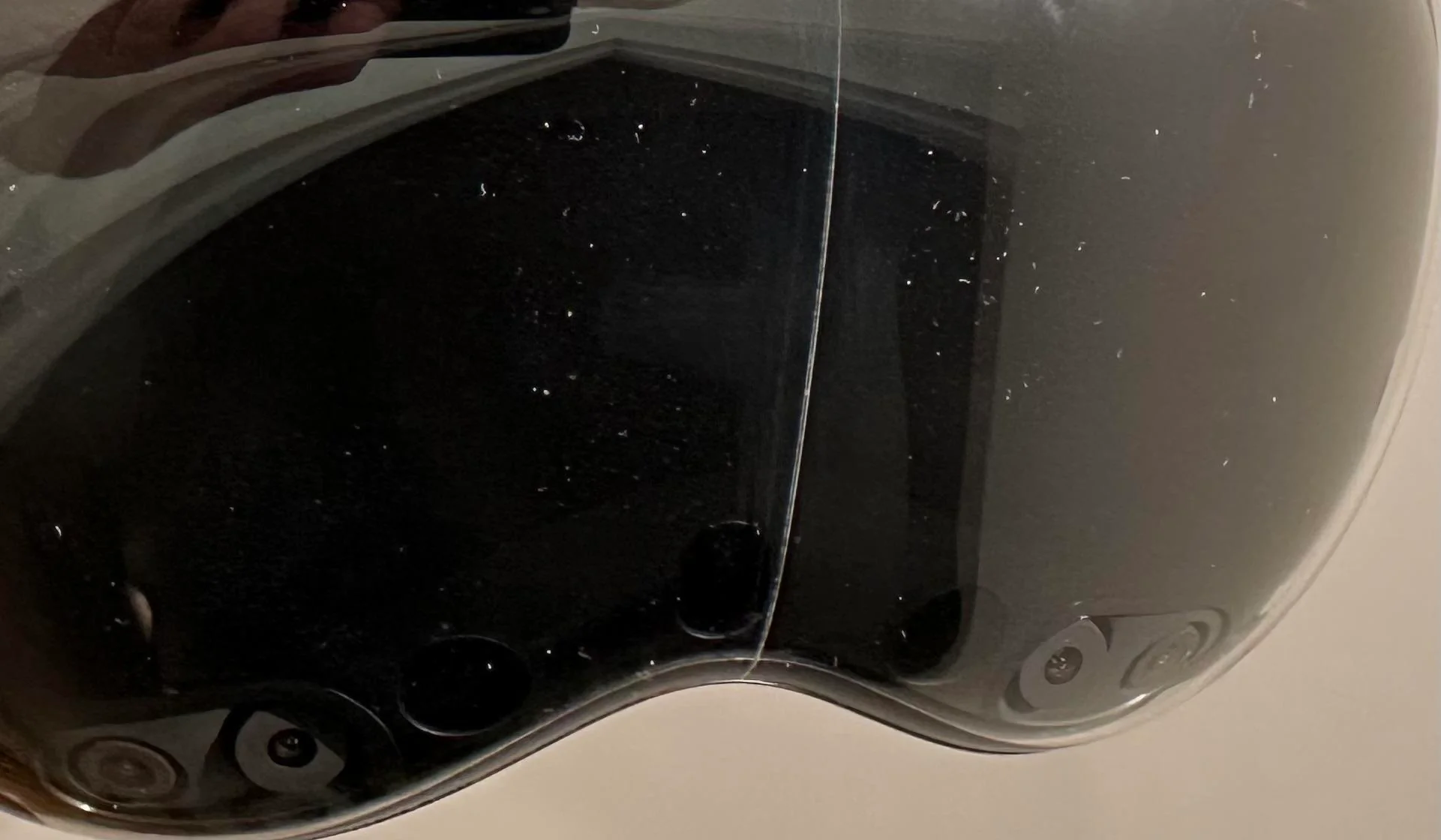 Some Apple Vision Pro Users Report Overnight Cracks on Their Headsets ...