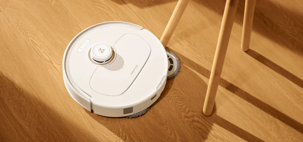 Roborock Qrevo MaxV robot vacuum with a FlexiArm edge cleaning feature ...