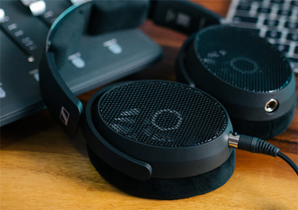 Sennheiser HD 490 PRO headphones with a 38mm dynamic unit launched in ...