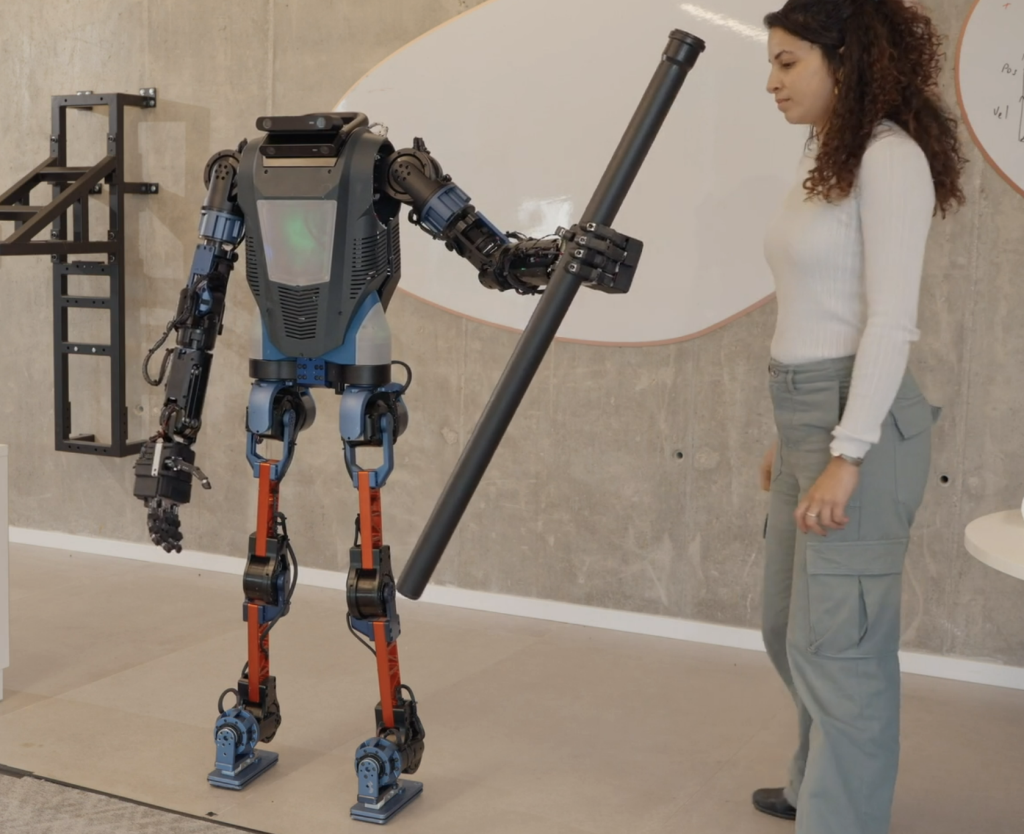 Menteebot is a Trainable AI-Powered Humanoid Robot that can Handle ...