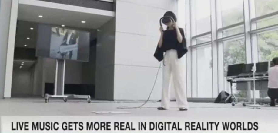 Canon's new VR headset brings live concerts to your living room ...