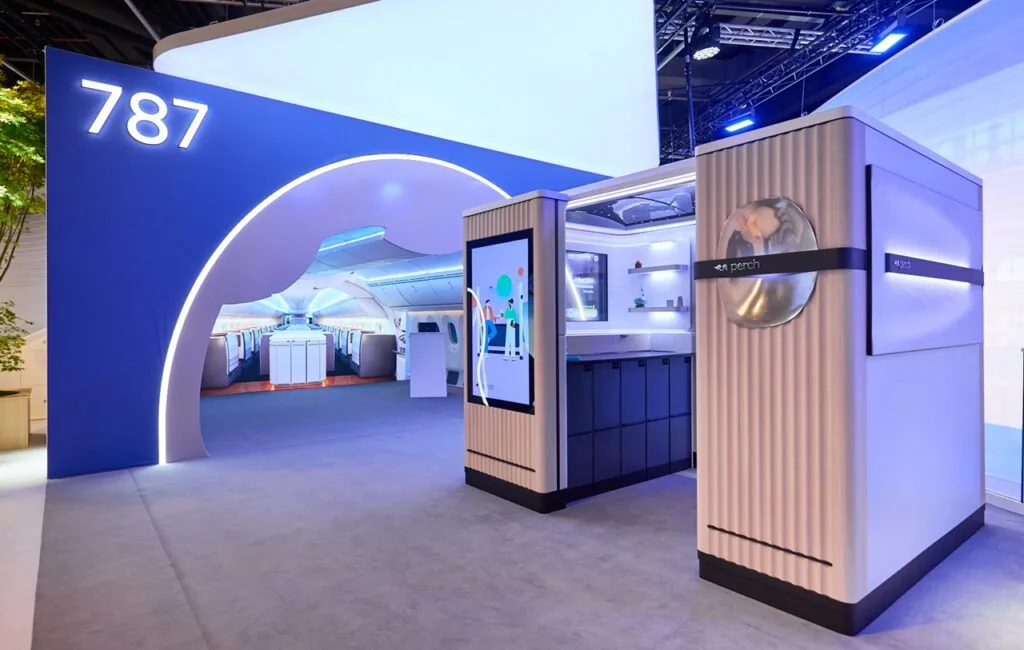 LG Display Takes Flight as OLED Panels Revolutionize Smart Cabin ...