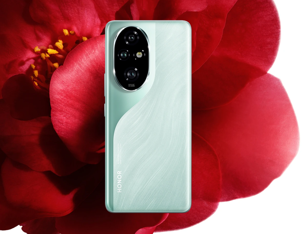 Honor 200 Pro with 6.78" 120Hz OLED display, Snapdragon 8s Gen 3, 100W ...
