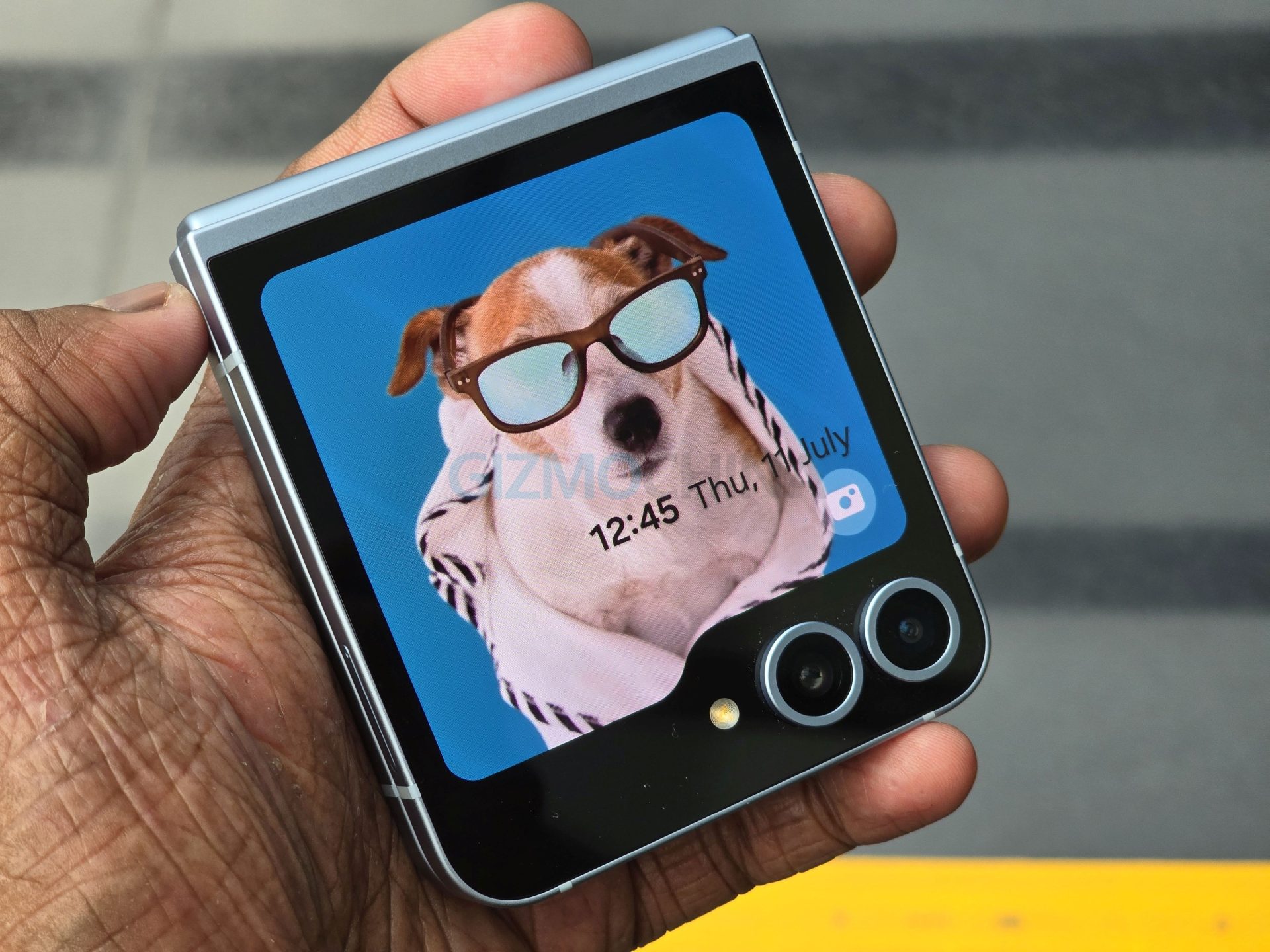 Samsung acknowledges One UI 7 black line bug and offers a solution ...