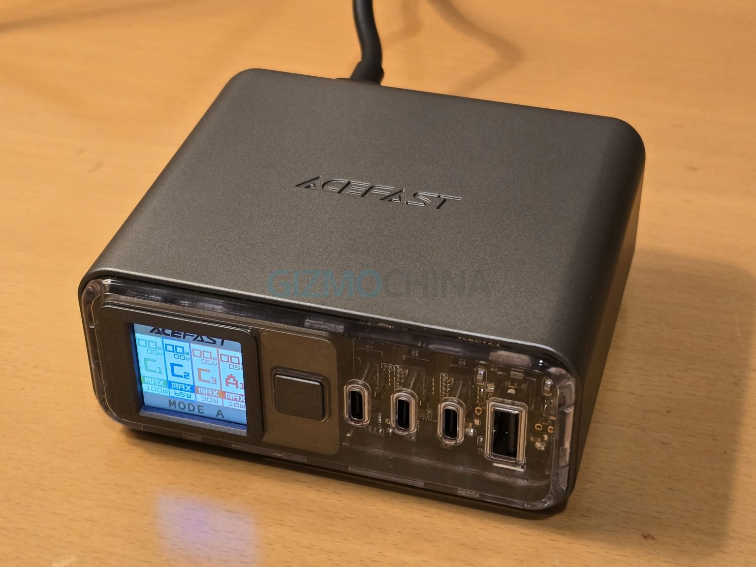 Hands-on with Acefast Z4 PD218W GaN desktop power station - Gizmochina