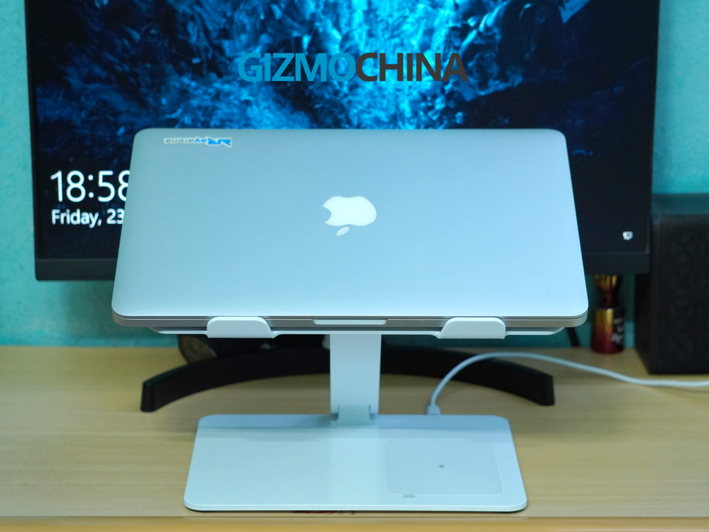 Alogic Elite Power Laptop Stand with Wireless Charger Review - Gizmochina