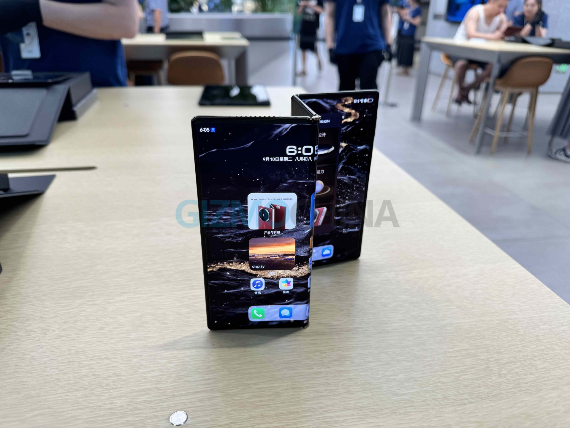 Hands on with Huawei Mate XT: The World's First Tri-Folding Smartphone - Gizmochina