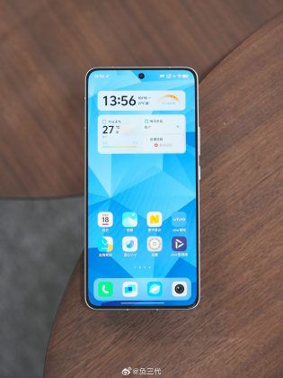iQOO 13’s new image compares size with Vivo X200 Pro Mini - Gizmochina