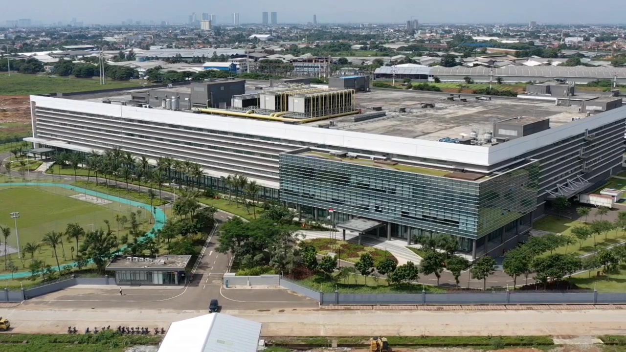 OPPO's Glocalization Push: Inside Indonesian Manufacturing and Find X8 ...