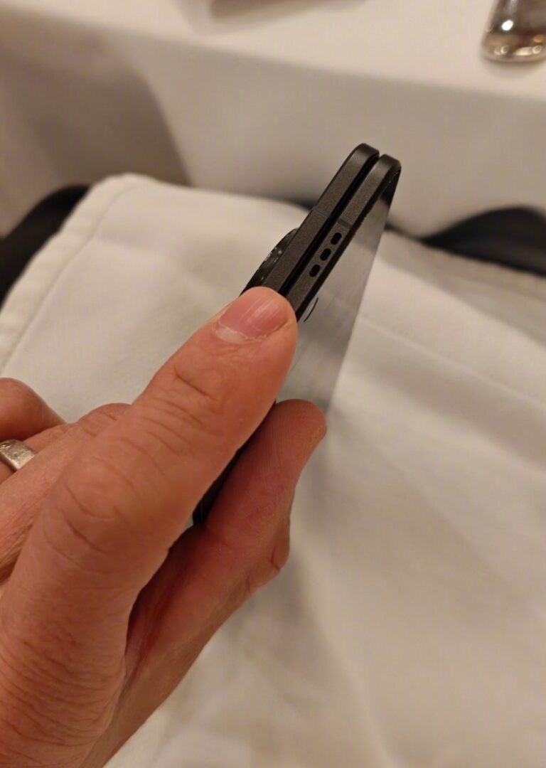 Oppo Find N5’s new images give glimpse of front display, reduced camera ...
