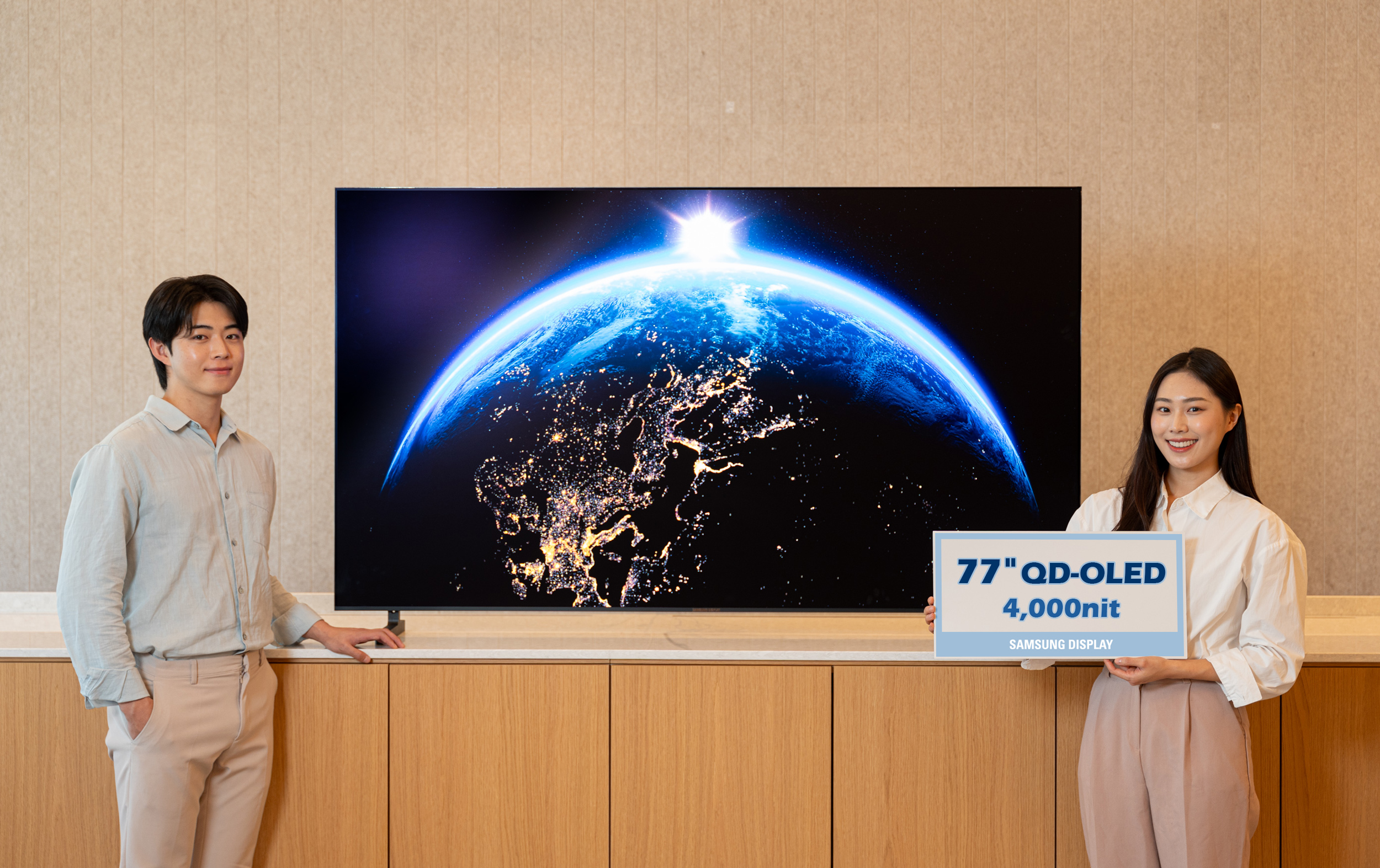 Samsung unveils groundbreaking 4,000-Nit QD-OLED panels, next-gen ...