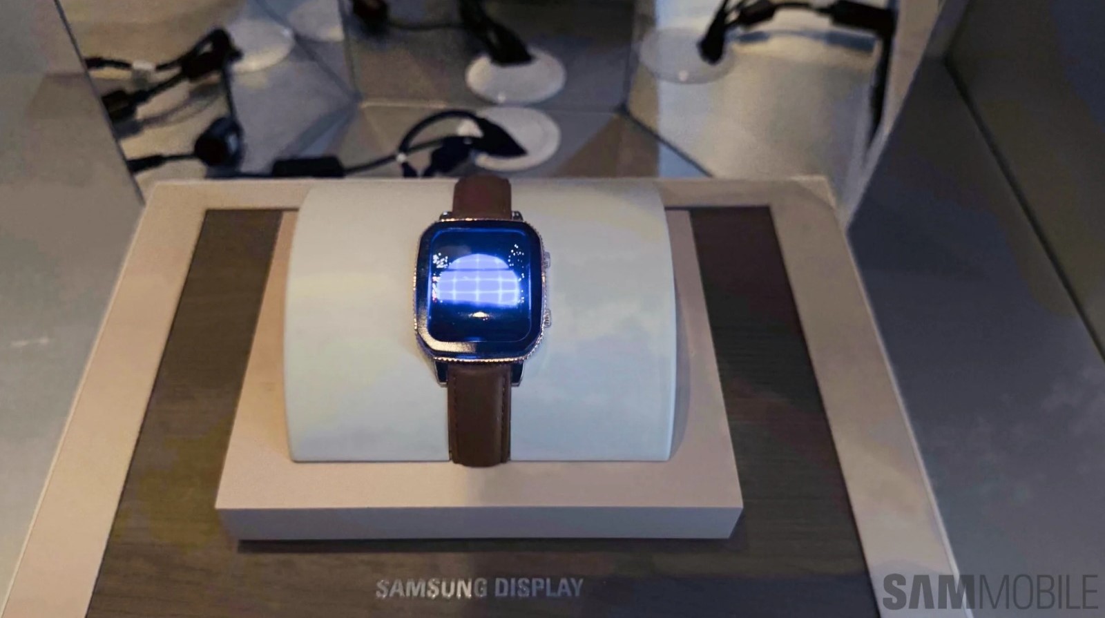 Samsung showcases the first smartwatch with a MicroLED display: reaches ...