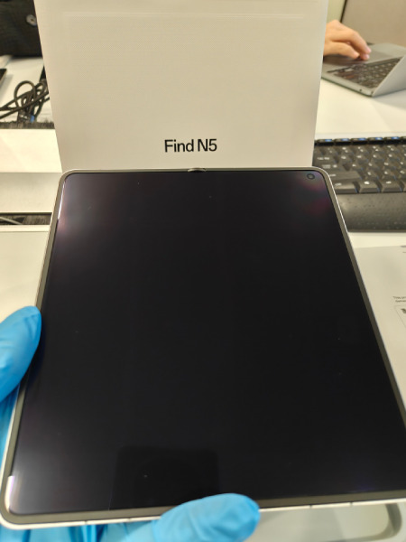 Live images show Oppo Find N5 with barely any crease