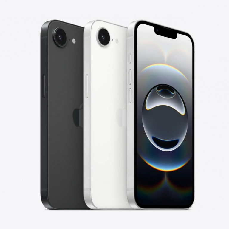 Why Small Phones Are Disappearing—And Why Most People Don’t Seem to Care