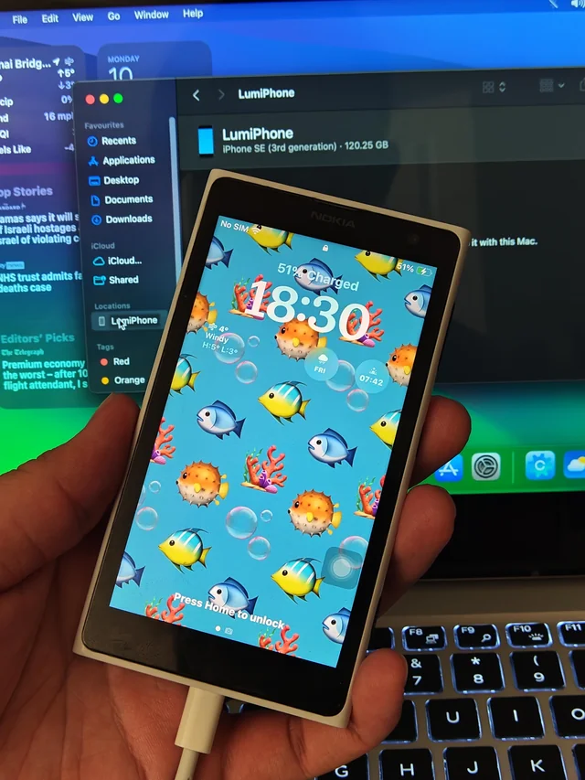 iPhone SE 3 Transformed into a Classic Windows Phone With a Hardware ...