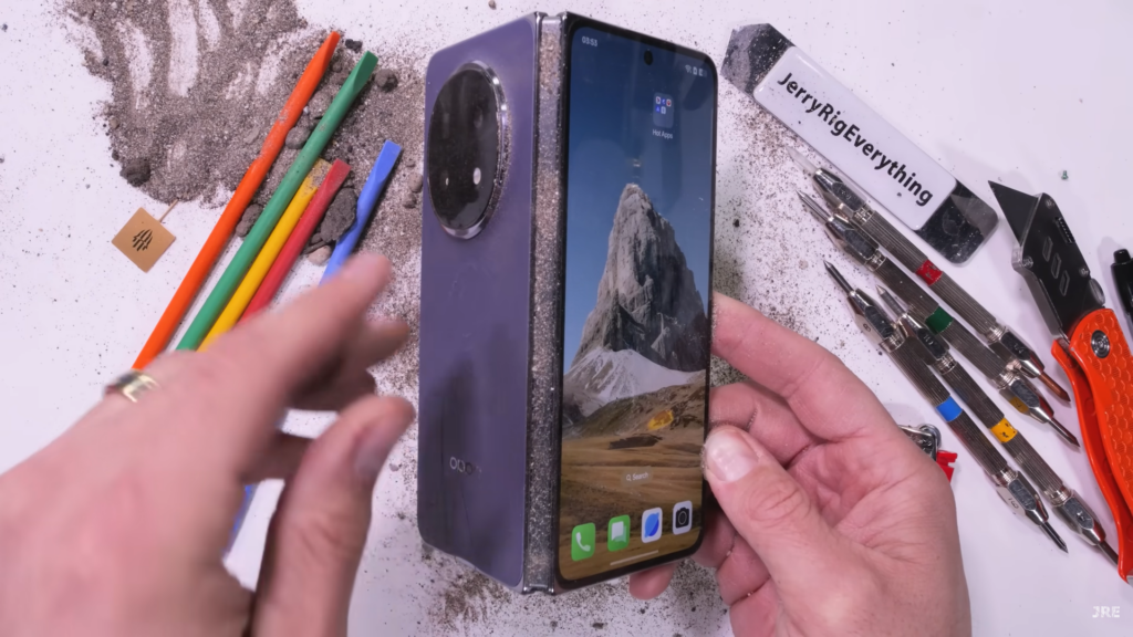 World's slimmest foldable phone fails to survive bent test - Gizmochina