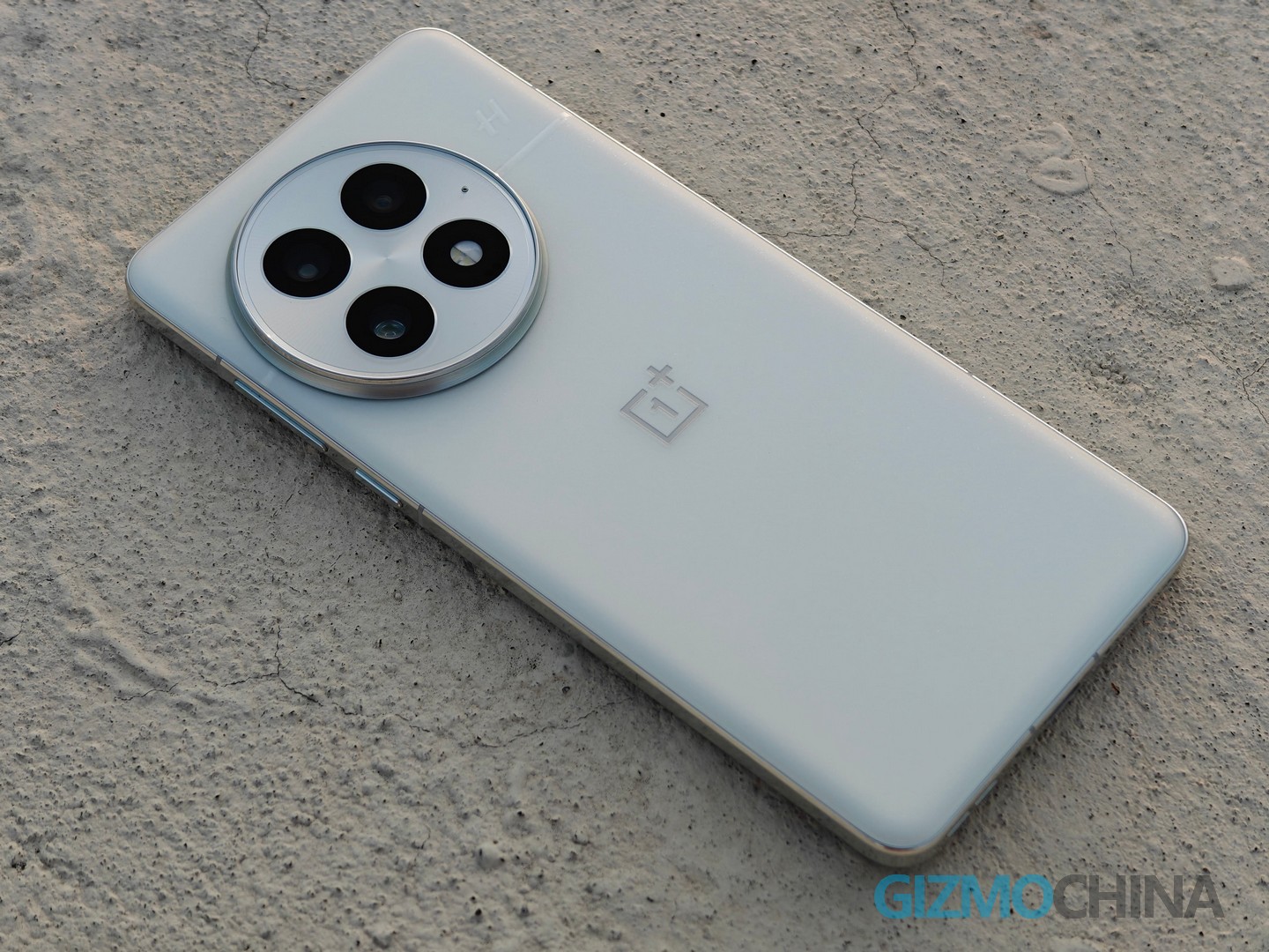 OnePlus 13 Receives OxygenOS 16.0.1.304 Update with Performance and Network Upgrades - Gizmochina