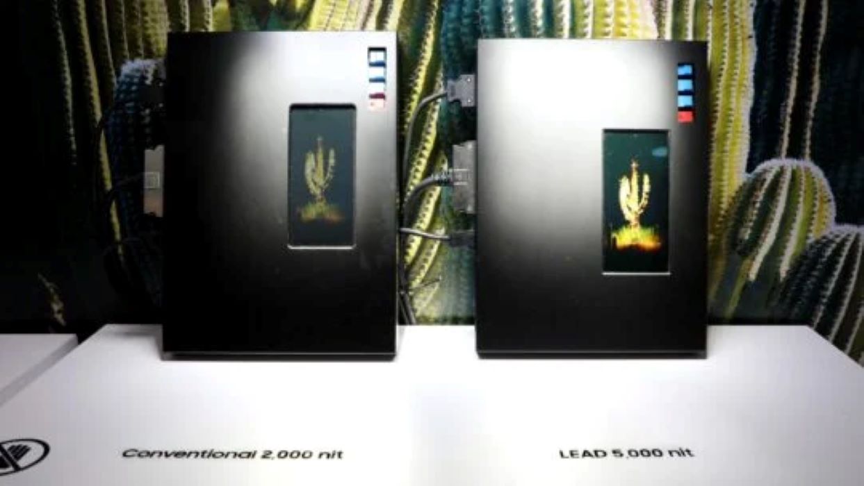 Samsung unveils new OLED display with 5,000 nits peak brightness ...