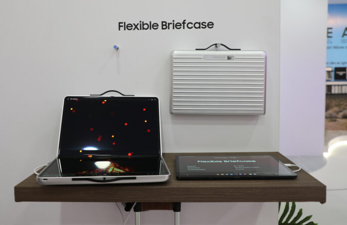 Samsung's concept laptop with 18.1-inch QD-OLED display transforms into ...