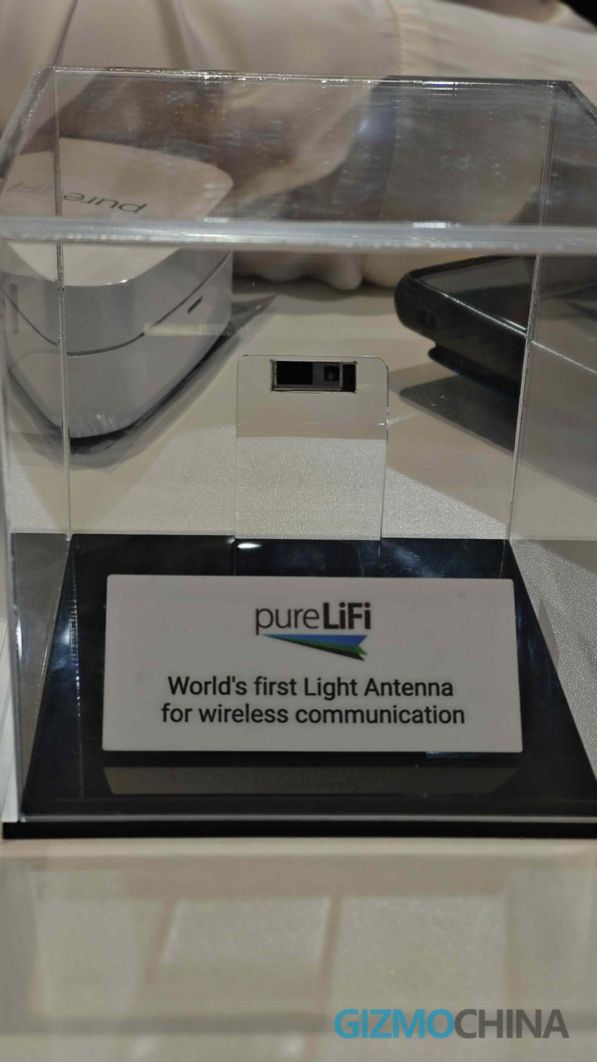 8 Cool Tech Products at MWC 2025: Solar Charging, LiFi, Pet Smartphone ...