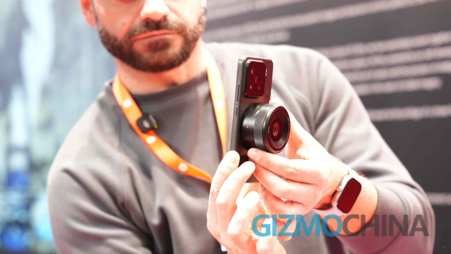 8 Cool Tech Products at MWC 2025: Solar Charging, LiFi, Pet Smartphone ...