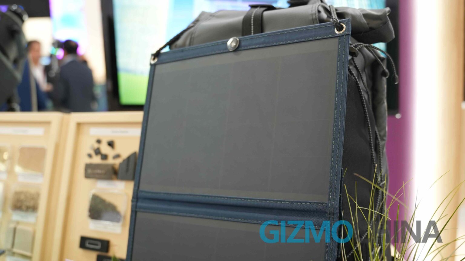 8 Cool Tech Products at MWC 2025: Solar Charging, LiFi, Pet Smartphone ...