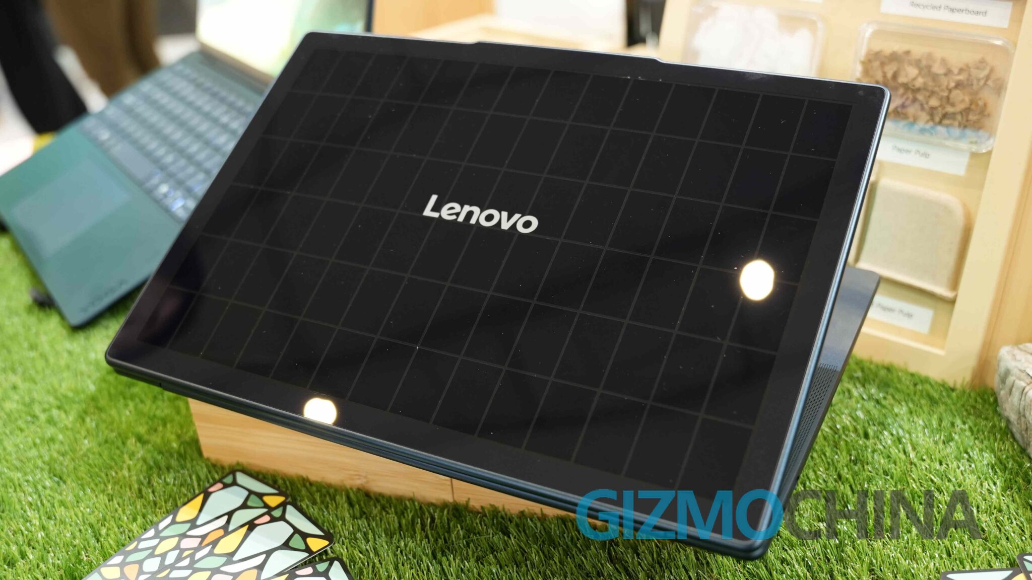 8 Cool Tech Products at MWC 2025: Solar Charging, LiFi, Pet Smartphone ...