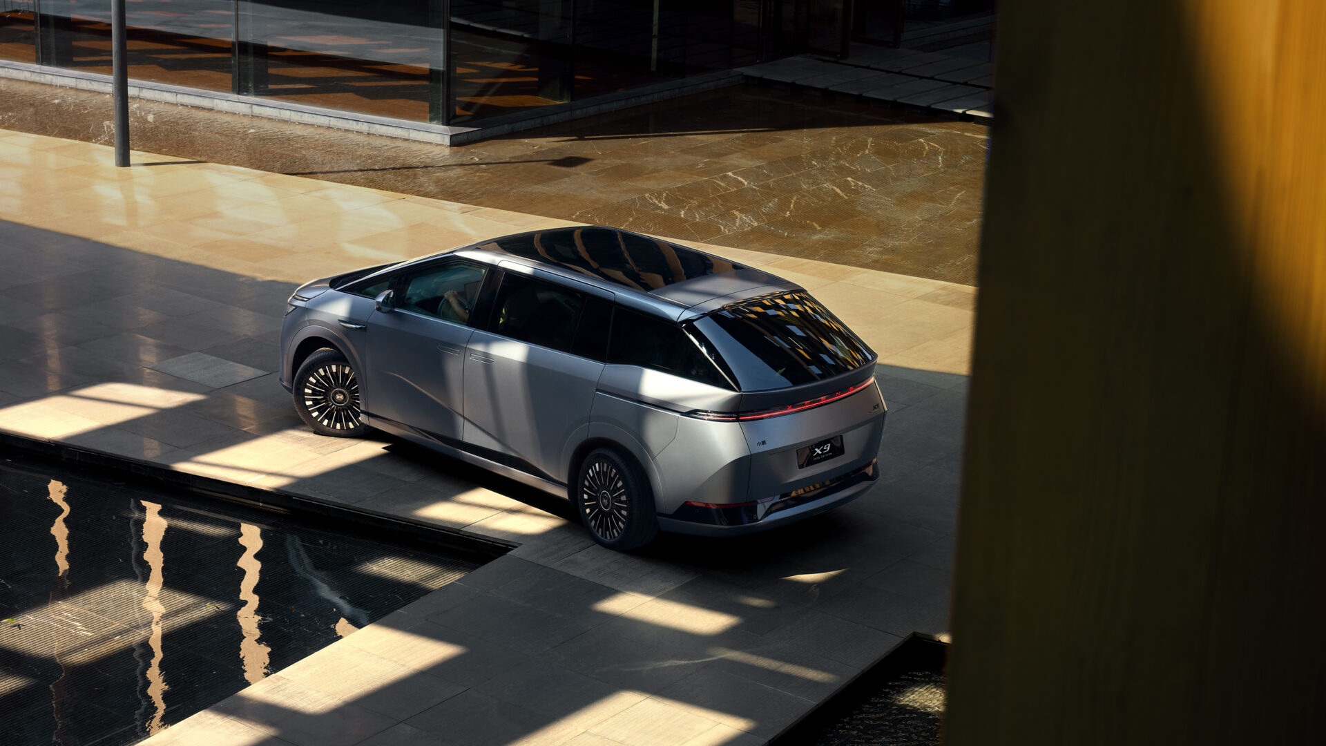 XPENG X9 2025 EV Charges 405 km in 10 Mins, Features Luxury Zero ...