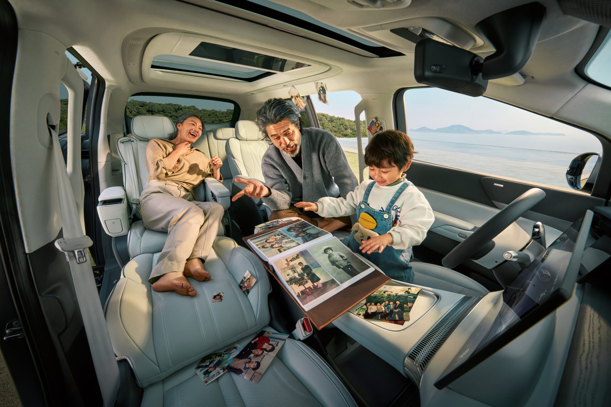 XPENG X9 2025 EV Charges 405 km in 10 Mins, Features Luxury Zero ...