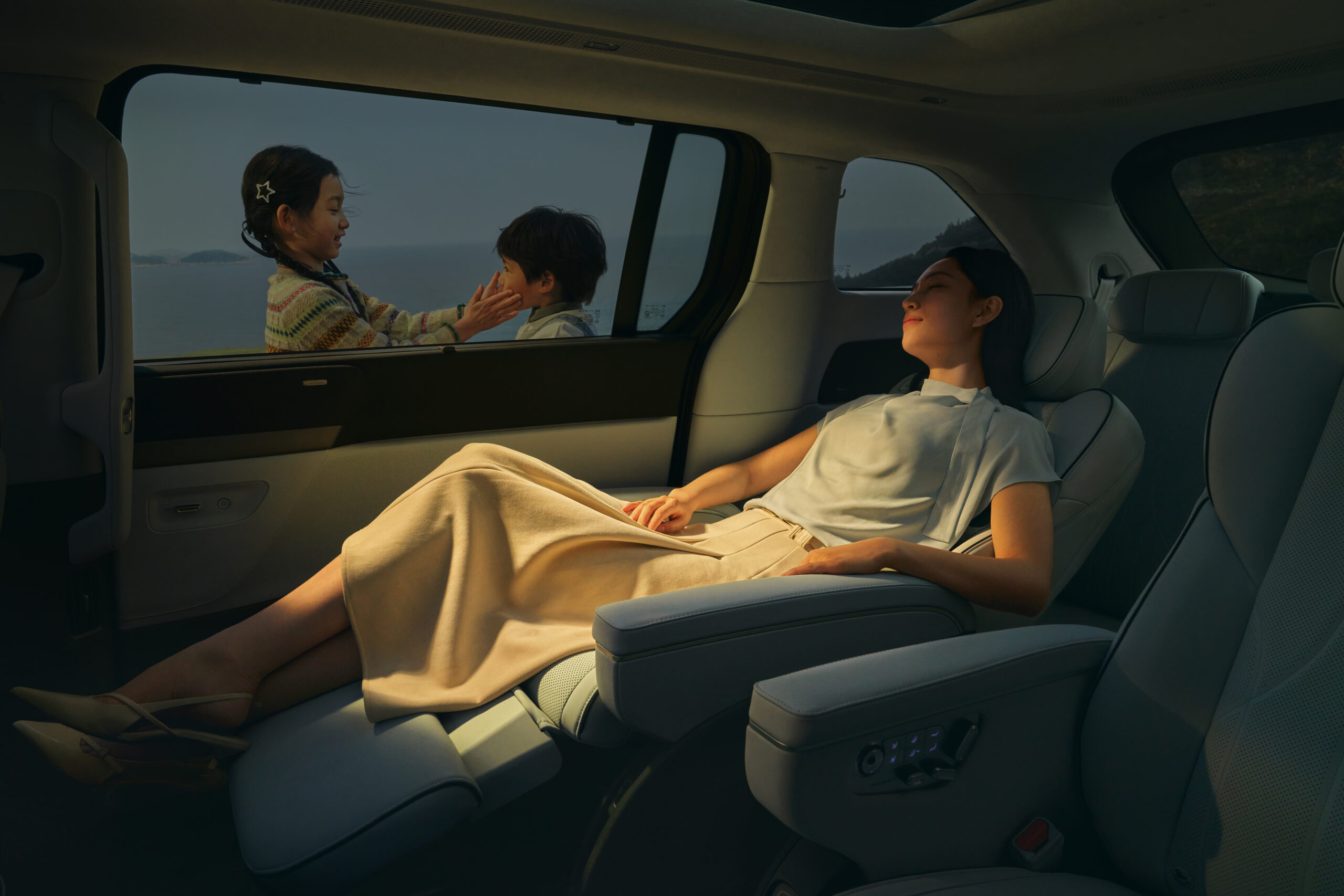 XPENG X9 2025 EV Charges 405 km in 10 Mins, Features Luxury Zero-Gravity Seats & Turing AI ...