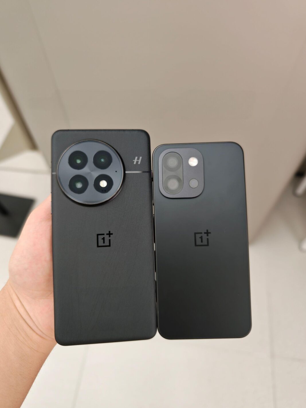 OnePlus 13T screen size confirmed, compared side-by-side with OnePlus ...