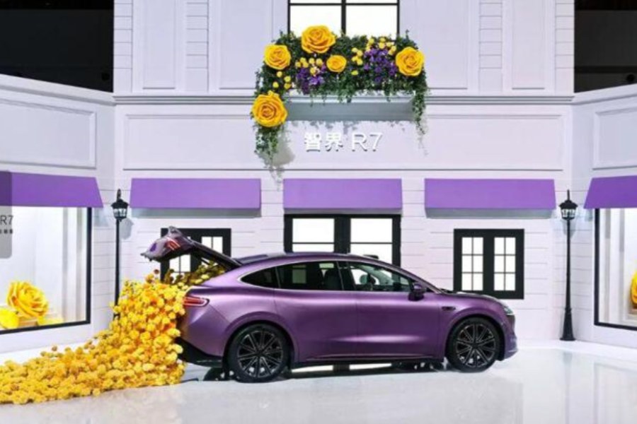 Huawei launches Luxeed R7 EREV with 1,673km range, starts at just over $40,000