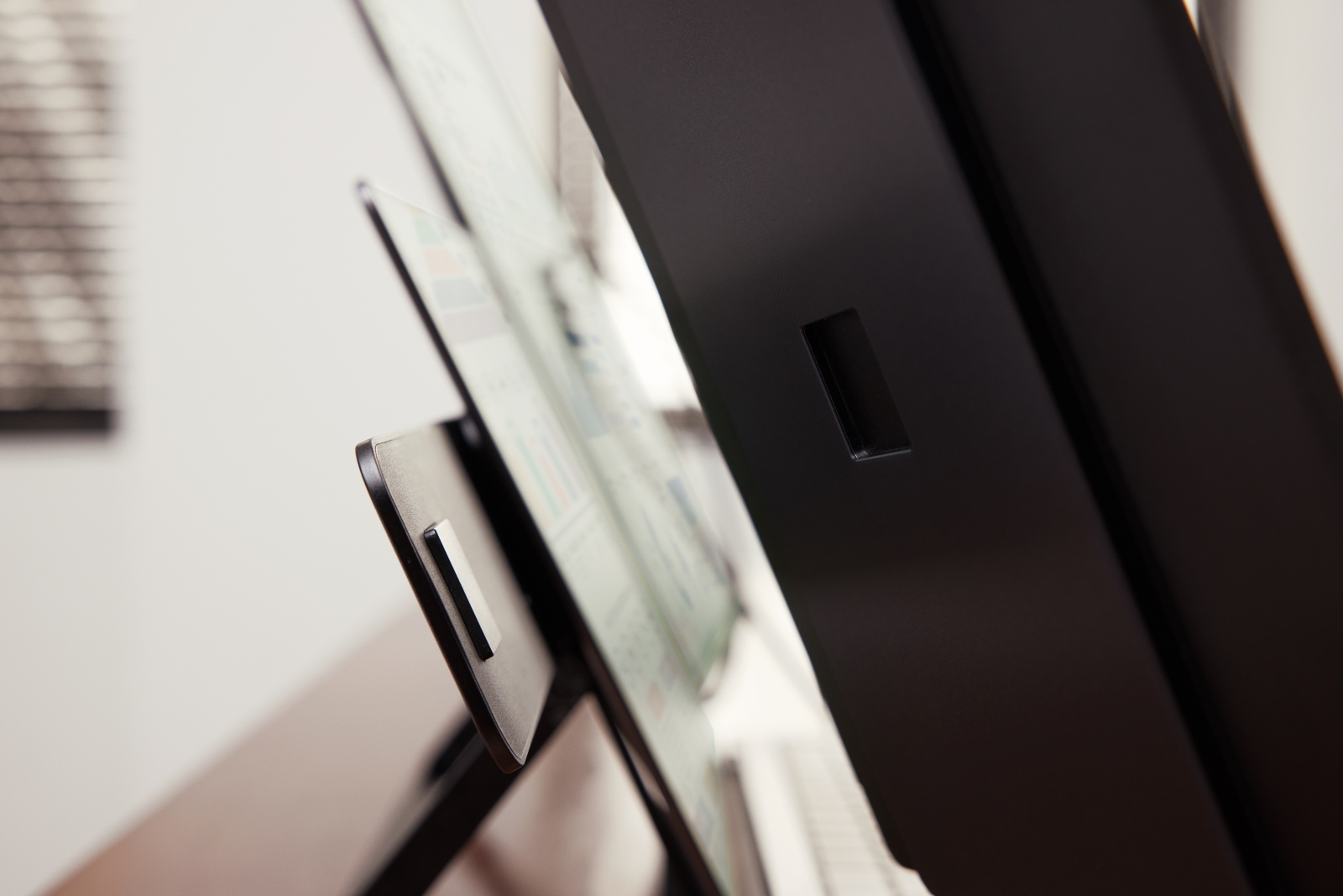 FlipGo Horizon Review: A Modular Triple-Screen Setup That Travels With ...