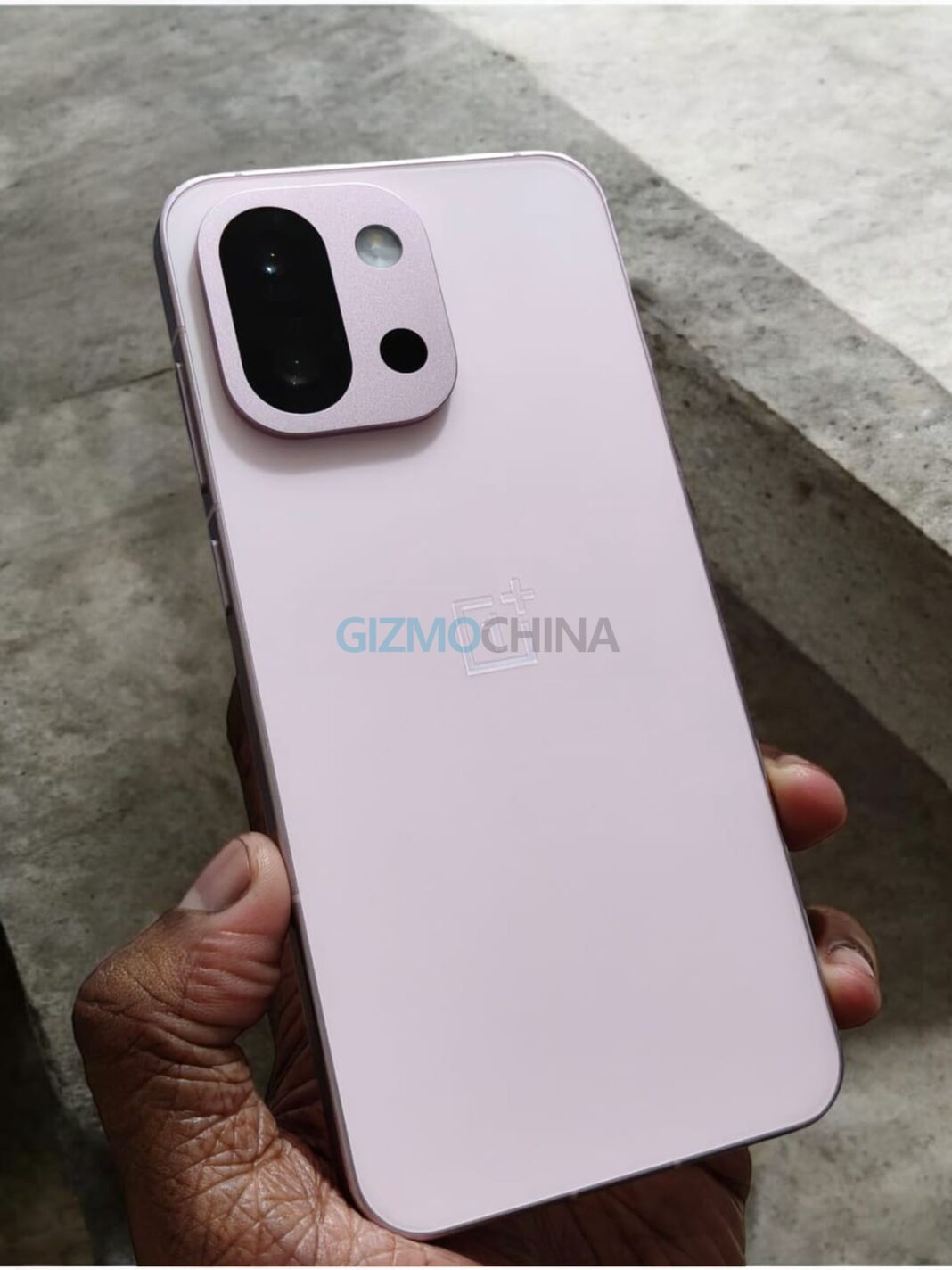 OnePlus 15s / 15T reportedly in the works with a battery bump, new chip ...