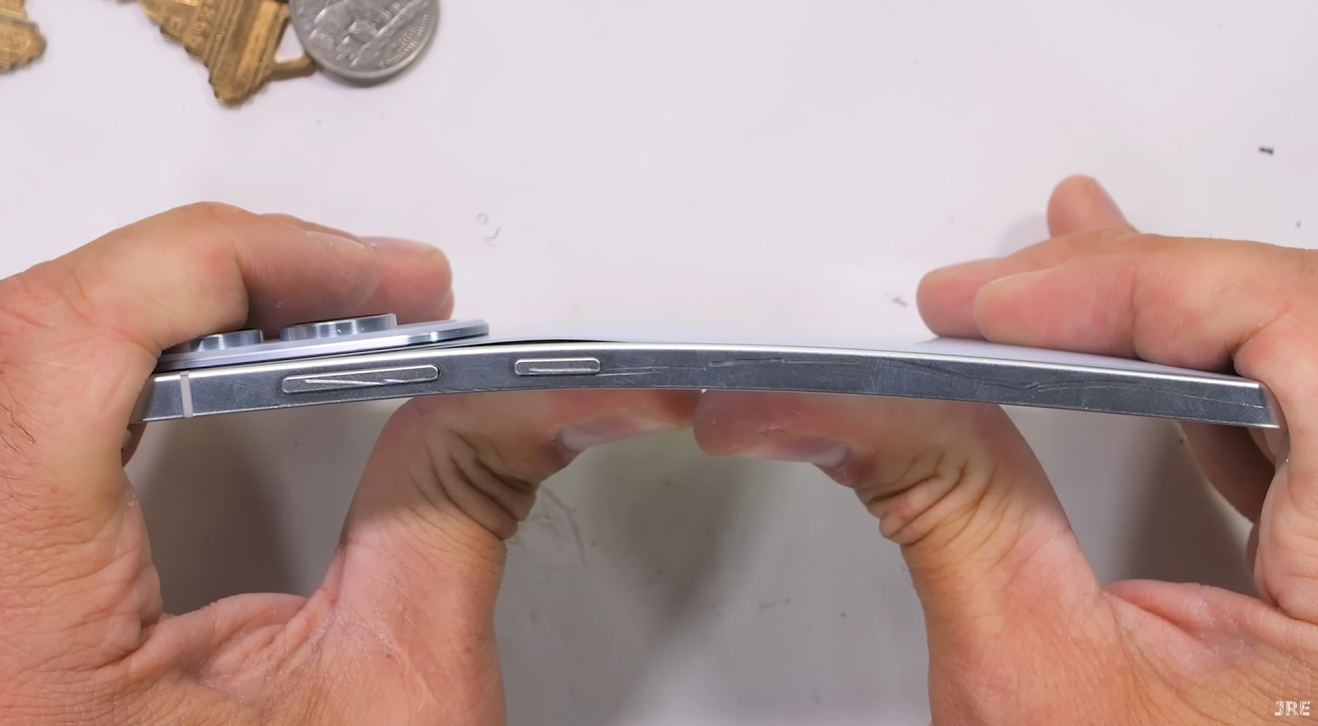 Can the Galaxy S25 Edge's thin titanium frame survive the bend test ...