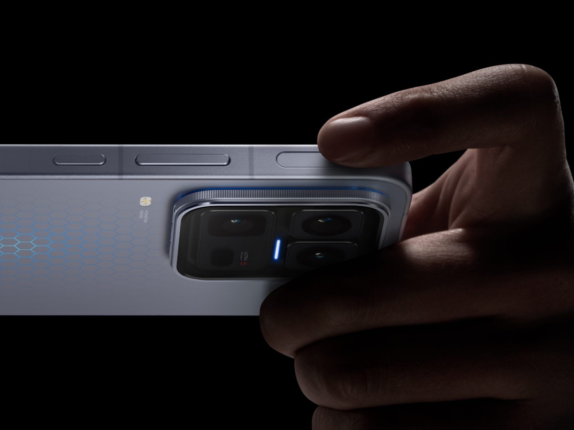 iQOO 15 Ultra launching with shoulder triggers for a controller-like ...
